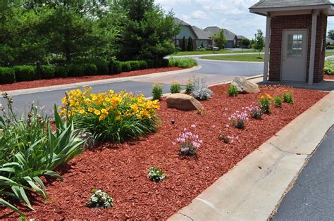 32 Red Mulch Landscape Ideas Garden Design