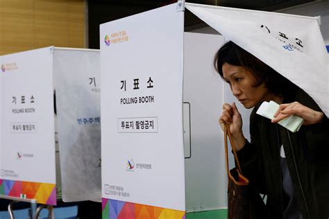 Opp Set For Huge Win In South Korea Elections