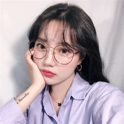 ในภาพอาจจะมี 1 คน แว่นกันแดด Ulzzang Glasses Korean Glasses Cute