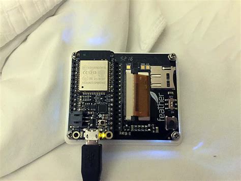 using the adafruit huzzah32 esp32 feather with the tft