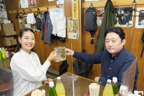 【東京・大衆酒場の名店】門前仲町「だるま」で、コの字カウンター劇場を堪能する噺 酒噺│もっとお酒が楽しくなる情報サイト