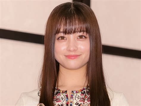 橋本環奈、肩出し美麗オフショットにネット感嘆「透明感が凄い」 エンタメ ニュース ｜クランクイン！