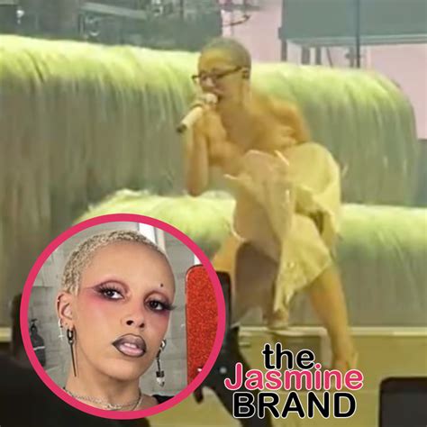 Doja Cat Lashes Out On Stage During Wardrobe Malfunction F K This