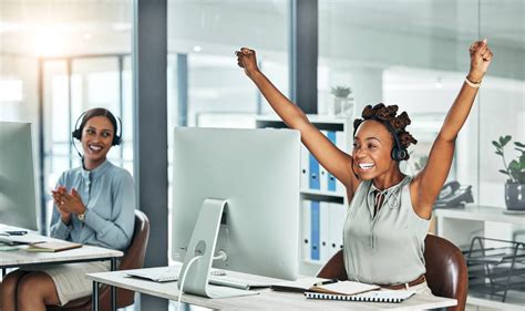 18 Top Call Center Agent Performance Metrics To Track Sprinklr