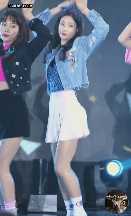 김짤닷컴 다이아 정채연 테니스치마 엉밑살 노출