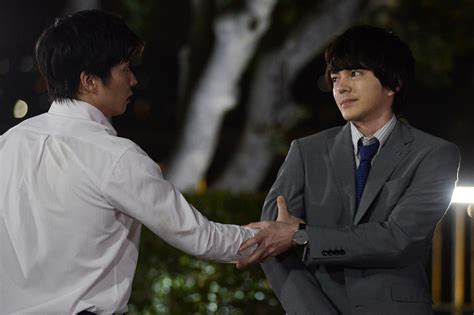 「おっさんずラブ」林遣都、田中圭に“おでこキス” 強引キスからのギャップに「切なすぎる」「今年最高のキスシーン」の声 モデルプレス