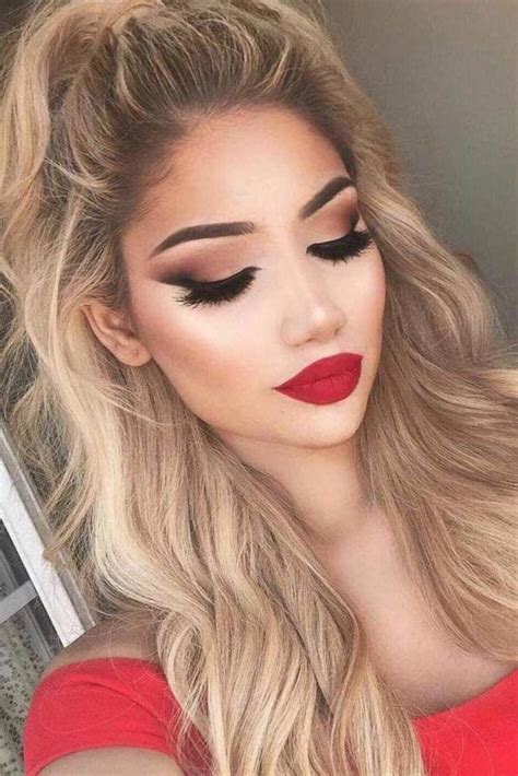 Smokey Eyes With Red Lips Thats Sensous And Seductive Hike N Dip Prom