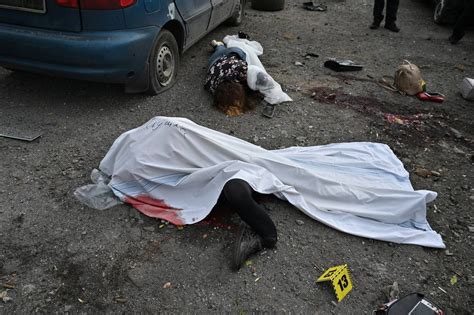 Al Menos 25 Civiles Murieron Durante Un Ataque Ruso Contra Un Convoy