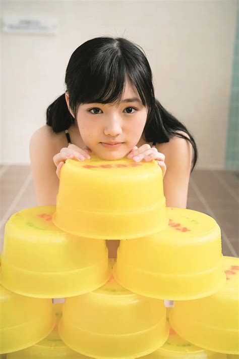 【写真 2 2枚】（c）佐藤佑一／集英社 安藤咲桜：16歳の“釣りアイドル”が「ヤンジャン」に ビキニで“不釣り合いなスタイル”披露