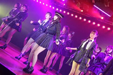 【写真 55 56枚】小嶋陽菜：セルフプロデュース公演で“七変化” Yシャツ1枚のセクシー衣装も… Mantanweb（まんたんウェブ）
