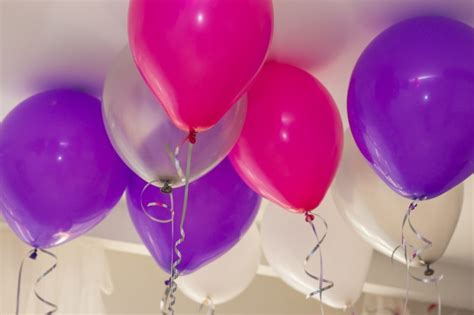 10 Balloon Decorating Ideas Without Helium