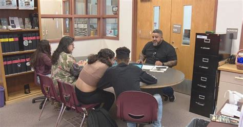 Unlocking College Aid Making The Fafsa Less Daunting Cbs Colorado
