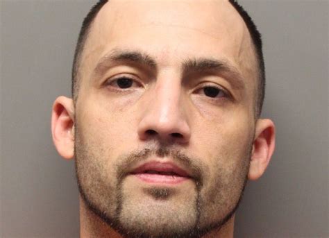 2 Escaped Inmates In S C Captured 1 Still On The Run Cbs News