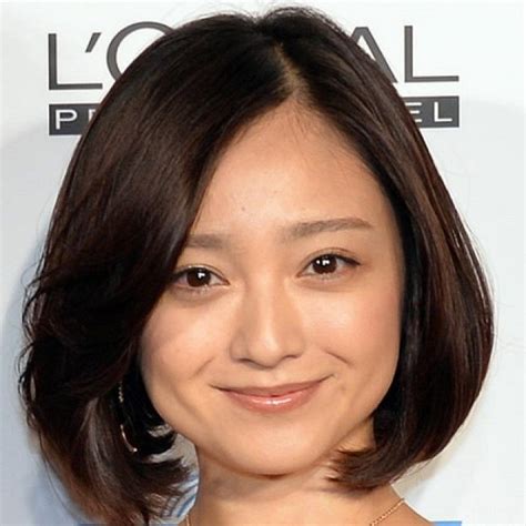 安達祐実『風強すぎて』海をバックに逆立つ髪を投稿「あれ？ でんじろう先生いる！？」「サイヤ人」：中日スポーツ・東京中日スポーツ