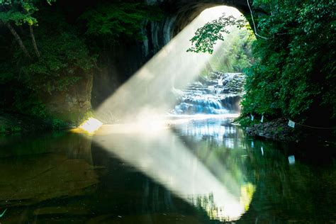 まさにジブリの世界？千葉にある『濃溝の滝』で神秘的な光景を見る 旅おたく Com