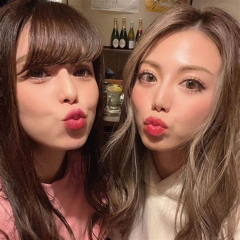 Myumyuさんのインスタグラム写真 Myumyuinstagram 「私のすべての元気の源🫰🏼💋 おかんと娘3人の晩酌 神戸 神戸
