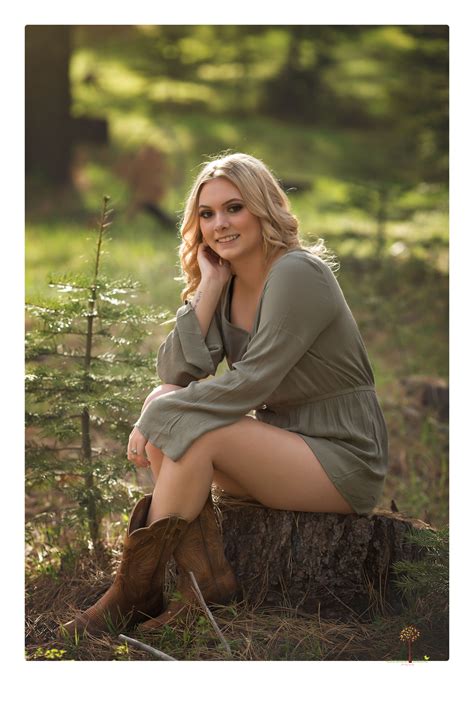 Sonora Senior Photographer Senior Portraits In Long Barn Christine