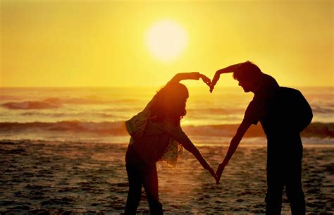 21 year old woman seeks man to travel world with