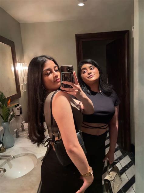 Sisters Sisters Selfie Mirror Scenes Mirrors Selfies