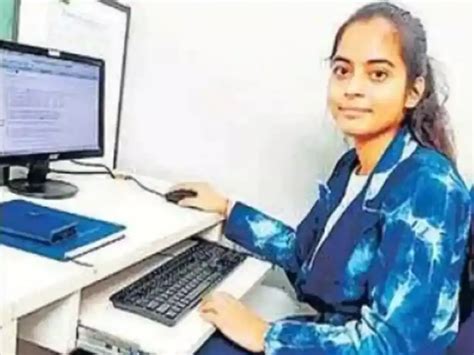 छप्पर के मकान में रही गरीबी रुकावट बनी लेकिन मेहनत से जब लाखों की