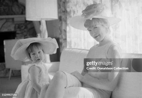Shirley Maclaine 1959 Photos And Premium High Res Pictures Getty Images