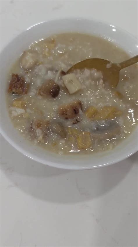 😆😆😆 看到老板娘的蚝干粥，忍不住就煮来吃！ 材料： 蚝干 干贝 鲍鱼边 天白花菇 皮蛋 肉粹 By 126 Live Mall 标场