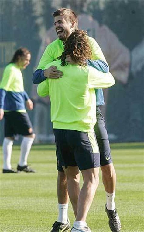 Funny Embrace Gerard Piqué Photo 19238111 Fanpop