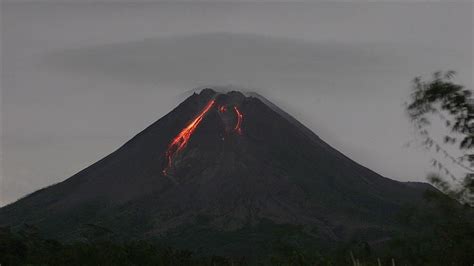 Indonesias Mount Merapi Erupts Spewing Hot Ash