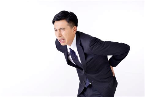 [フリー写真] 腰痛の日本人ビジネスマンでアハ体験 Gahag 著作権フリー写真・イラスト素材集