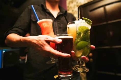 お酒をちゃんぽんすると二日酔いしやすいはウソ！本当の原因は？ 雑学カンパニー