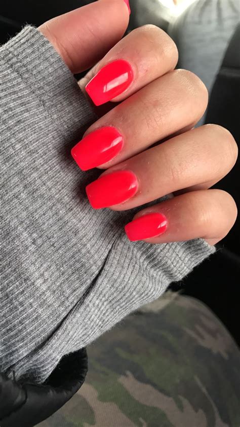Short Coffin Acrylic Nails With Shellac Polish Summernails Red
