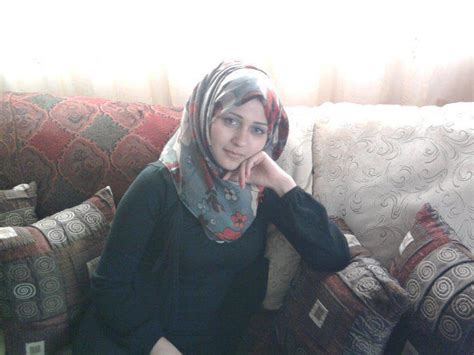 World Biggest Pictures Dumping Yaad Qatari Girl Take Photo At Cafe