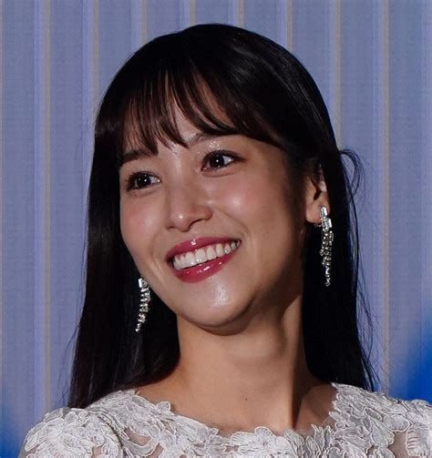鷲見玲奈 スタイル抜群！ラグビーウエア姿に「見惚れてノックオンしました」「スポーティな爽やか美人」― スポニチ Sponichi Annex 芸能