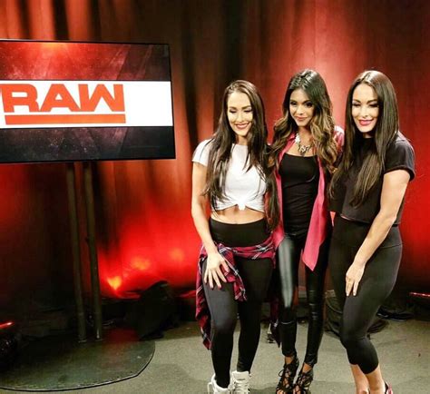 The Bella Twins Backstage Nikki And Brie Bella Bella Twins Nikki