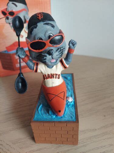 San Francisco Giants Lou Seal Splash Hits Counter Bobblehead 4641266747