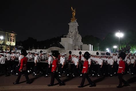 Mourners Queue Overnight For Queens Lying In State As King Takes Day