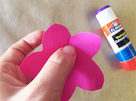 The T Of Aloha Paper Lei Craft Creating Creatives