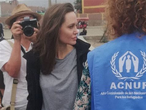 La Cazadora Que Se Hizo Viral Por Matar A Una Jirafa Negra De Sudáfrica