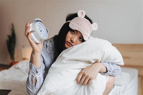 Tips Efektif Untuk Mengatur Pola Tidur Yang Sehat Newfemme Artikel