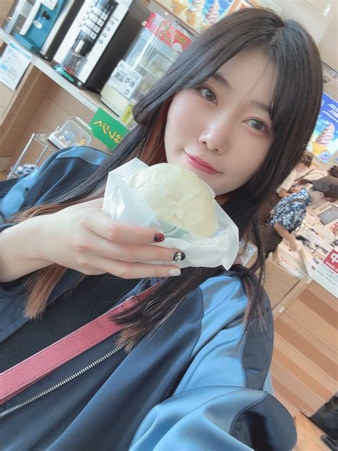 雛田唯以🐋🕊2 19 日 個撮 On Twitter 沖縄で食べたアグー豚まんが忘れられない🥺🌈