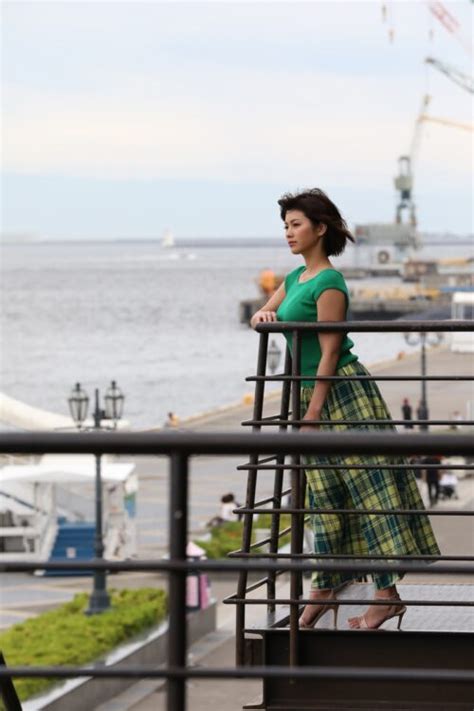 【写真】「神戸の女」美乃すずめvs「湘南の女」小野夕子 下田の海辺で競艶｜newsポストセブン Part 2