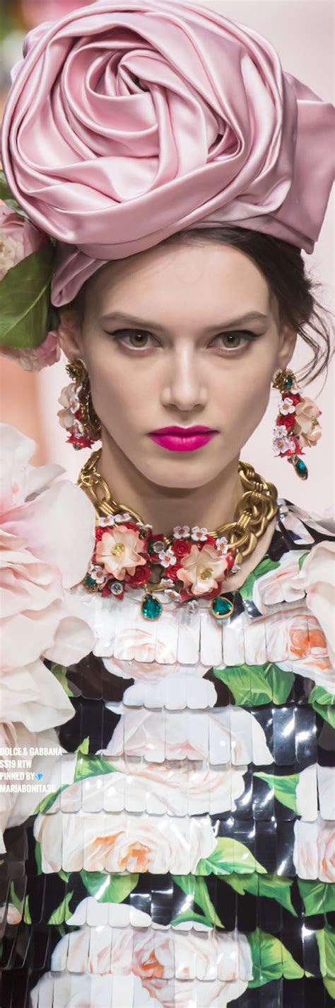 Dolce And Gabbana Ss19 Rtw Details Floral Fashion Dolce And Gabbana