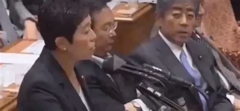 こむぎ On Twitter 国会で野党質疑中に安倍晋三氏の暴言と、この態度。 「はやく質問しろよ」 懲罰されるべきは安倍晋三