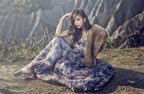 배경 화면 여자들 아시아 사람 좌석 사진술 드레스 유행 봄 아름다움 레이디 인간 위치 인물 사진 사진