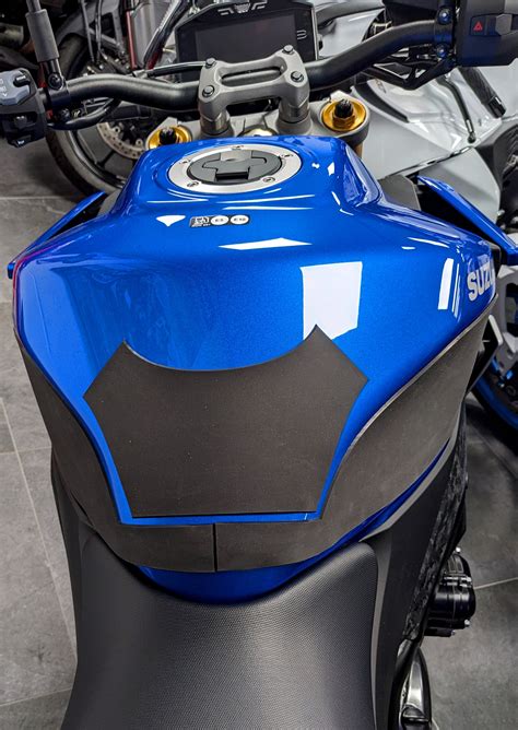 Eazi Grip Suzuki Gsx S1000 And Gsx S950 2021 2024 Wrap Around Tank Grip