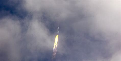 Spacex Falcon Heavy Launches Nasas Psyche Asteroid Probe Orlando