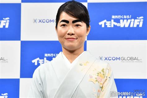 イモトアヤコ、息子との2ショット公開 “お出かけコーデ”が話題「かっこよすぎる」「そっくり」 モデルプレス