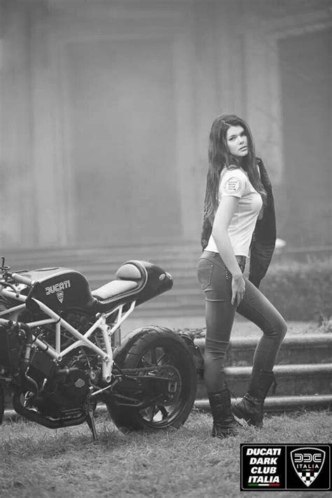 Cafe Racer Girl Ducati Chicas En Motocicleta Pinterest