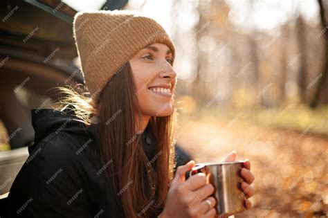 Premium Photo Beautiful Lady Sitting In Open Car Trunk And Drink Tea