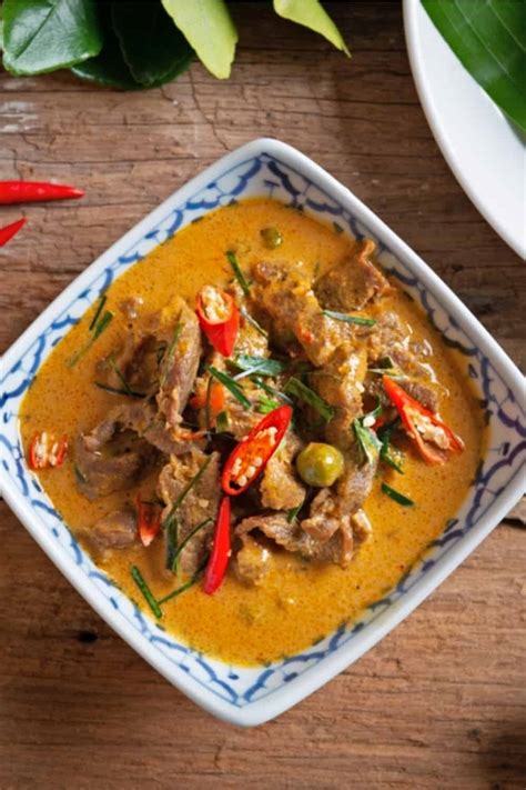 6 Key Differences Between Massaman Curry And Panang Curry
